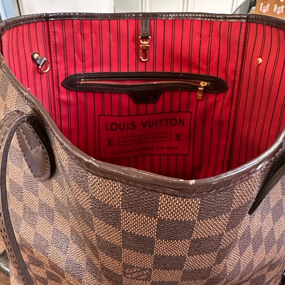 Louis Vuitton | Bags | Louis Vuitton Neverfull Mm Damier With Red ...